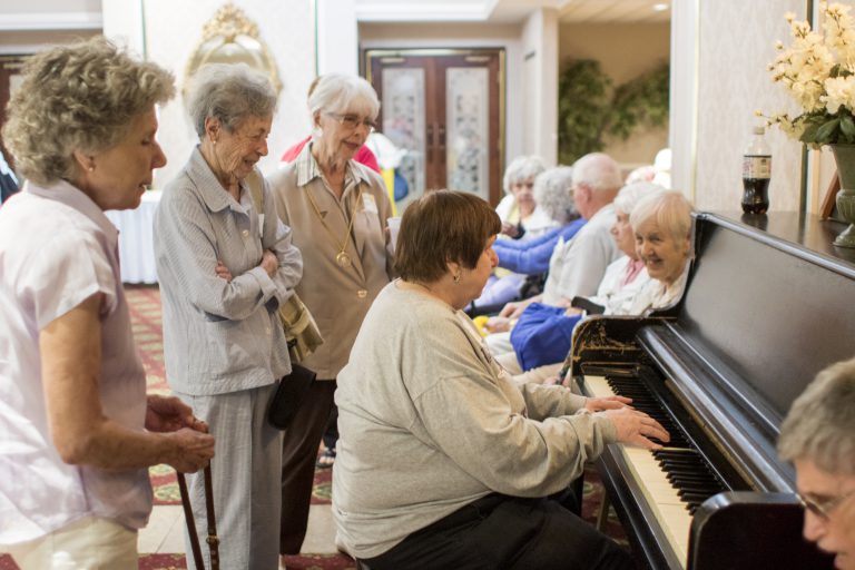 Senior Connection 2016 - MAB Community Services